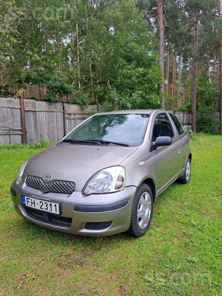 Pelēks Toyota Yaris 2004 Rīga, ar dzinēja tilpumu 1.00 L un nobraukumu 164 tūkst. km par 650 €, foto 1 vietnē AUTOMOTO.COM.LV
