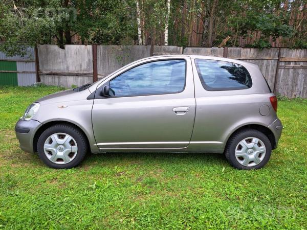Pelēks Toyota Yaris 2004 Rīga, ar dzinēja tilpumu 1.00 L un nobraukumu 164 tūkst. km par 650 €, foto 3 vietnē AUTOMOTO.COM.LV