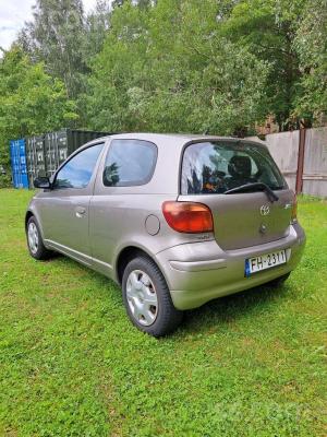 Pelēks Toyota Yaris 2004 Rīga, ar dzinēja tilpumu 1.00 L un nobraukumu 164 tūkst. km par 650 €, foto 4 vietnē AUTOMOTO.COM.LV