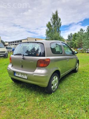 Pelēks Toyota Yaris 2004 Rīga, ar dzinēja tilpumu 1.00 L un nobraukumu 164 tūkst. km par 650 €, foto 5 vietnē AUTOMOTO.COM.LV