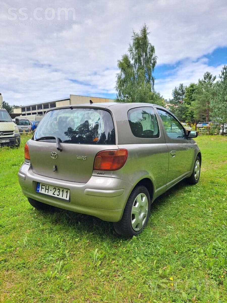Pelēks Toyota Yaris 2004 Rīga, ar dzinēja tilpumu 1.00 L un nobraukumu 164 tūkst. km par 650 €, foto 5 vietnē AUTOMOTO.COM.LV