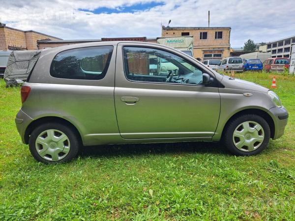 Pelēks Toyota Yaris 2004 Rīga, ar dzinēja tilpumu 1.00 L un nobraukumu 164 tūkst. km par 650 €, foto 6 vietnē AUTOMOTO.COM.LV