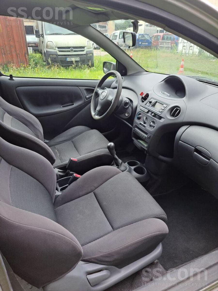 Pelēks Toyota Yaris 2004 Rīga, ar dzinēja tilpumu 1.00 L un nobraukumu 164 tūkst. km par 650 €, foto 8 vietnē AUTOMOTO.COM.LV