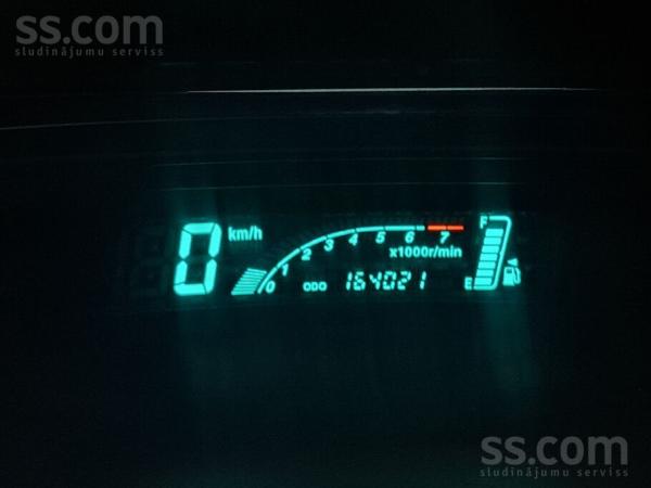 Pelēks Toyota Yaris 2004 Rīga, ar dzinēja tilpumu 1.00 L un nobraukumu 164 tūkst. km par 650 €, foto 9 vietnē AUTOMOTO.COM.LV