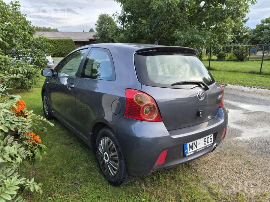 Grey Toyota Yaris 2007 in Riga, with an engine capacity of 1.80 L and mileage of 221 thousand km for 1950 €, photo 4 on AUTOMOTO.COM.LV