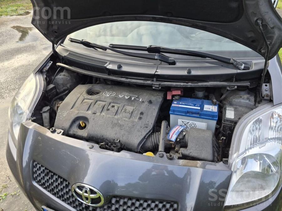 Grey Toyota Yaris 2007 in Riga, with an engine capacity of 1.80 L and mileage of 221 thousand km for 1950 €, photo 8 on AUTOMOTO.COM.LV