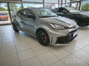 Pelēks Toyota Yaris 2025 Rīga, ar dzinēja tilpumu 1.60 L un nobraukumu 9 tūkst. km par 52900 €, foto 3 vietnē AUTOMOTO.COM.LV