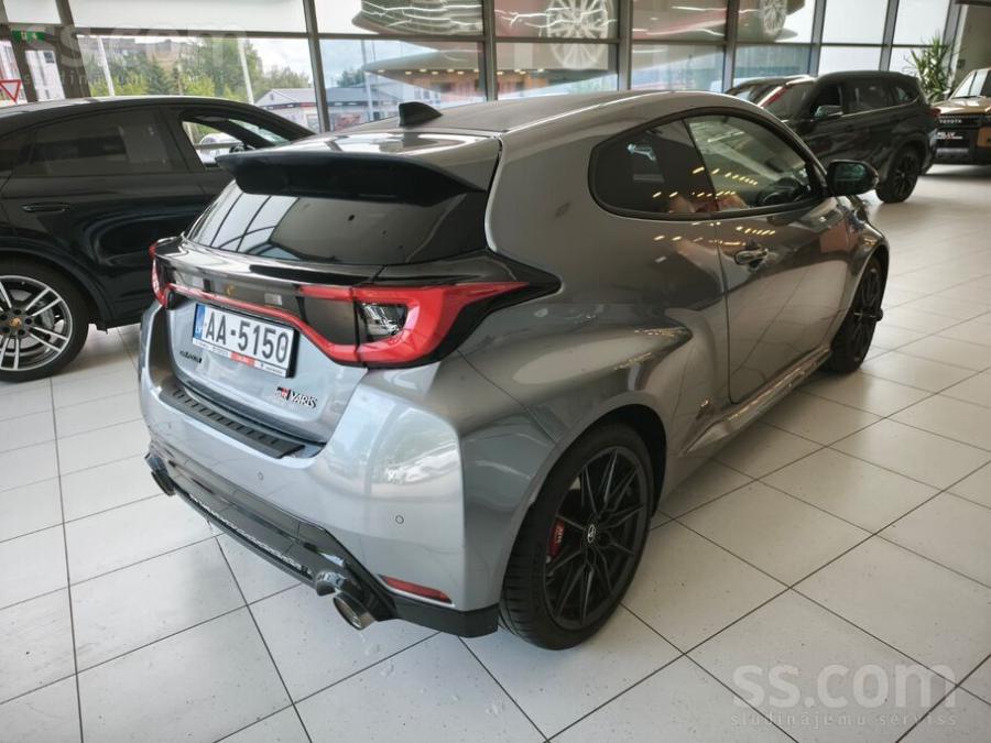 Pelēks Toyota Yaris 2025 Rīga, ar dzinēja tilpumu 1.60 L un nobraukumu 9 tūkst. km par 52900 €, foto 5 vietnē AUTOMOTO.COM.LV