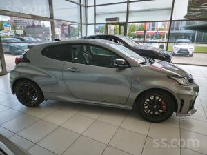 Pelēks Toyota Yaris 2025 Rīga, ar dzinēja tilpumu 1.60 L un nobraukumu 9 tūkst. km par 52900 €, foto 10 vietnē AUTOMOTO.COM.LV