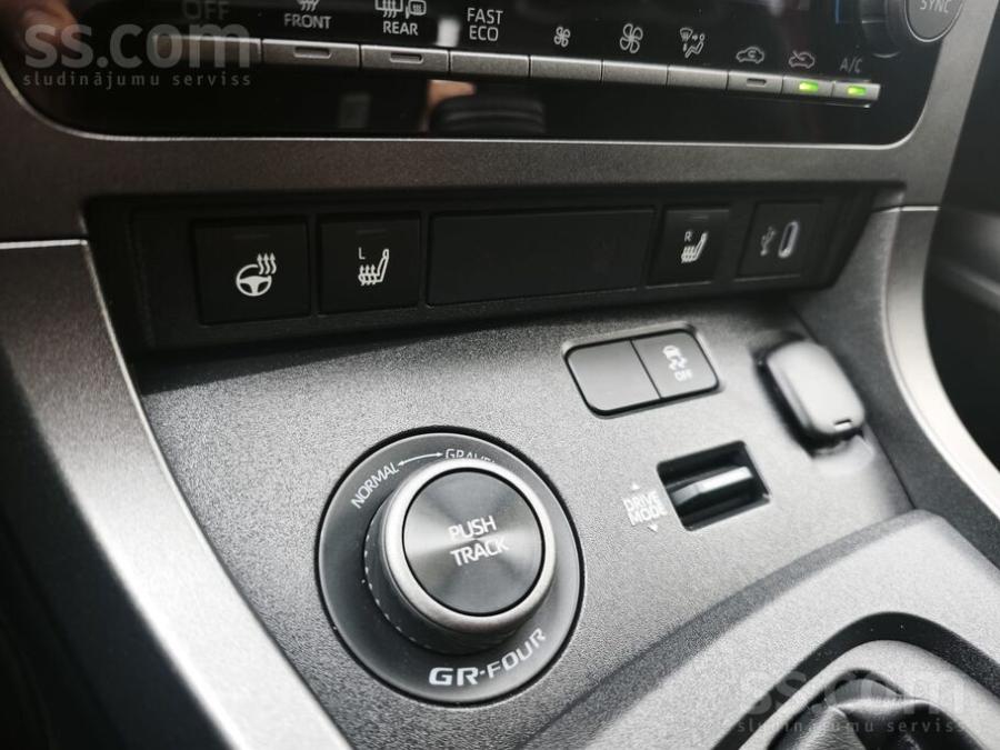 Pelēks Toyota Yaris 2025 Rīga, ar dzinēja tilpumu 1.60 L un nobraukumu 9 tūkst. km par 52900 €, foto 15 vietnē AUTOMOTO.COM.LV
