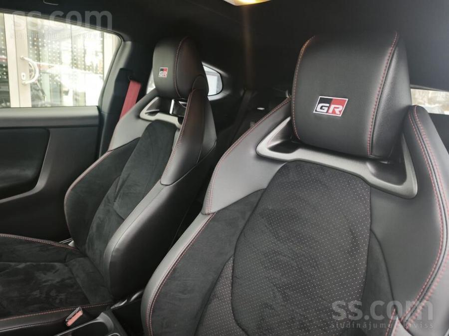 Pelēks Toyota Yaris 2025 Rīga, ar dzinēja tilpumu 1.60 L un nobraukumu 9 tūkst. km par 52900 €, foto 18 vietnē AUTOMOTO.COM.LV