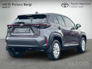 Pelēks Toyota Yaris 2021 Rīga, ar dzinēja tilpumu 1.50 L un nobraukumu 71 tūkst. km par 17990 €, foto 3 vietnē AUTOMOTO.COM.LV