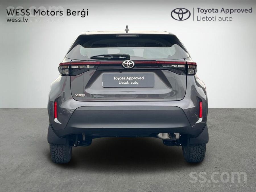 Pelēks Toyota Yaris 2021 Rīga, ar dzinēja tilpumu 1.50 L un nobraukumu 71 tūkst. km par 17990 €, foto 5 vietnē AUTOMOTO.COM.LV