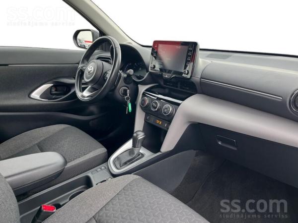 Pelēks Toyota Yaris 2021 Rīga, ar dzinēja tilpumu 1.50 L un nobraukumu 71 tūkst. km par 17990 €, foto 6 vietnē AUTOMOTO.COM.LV