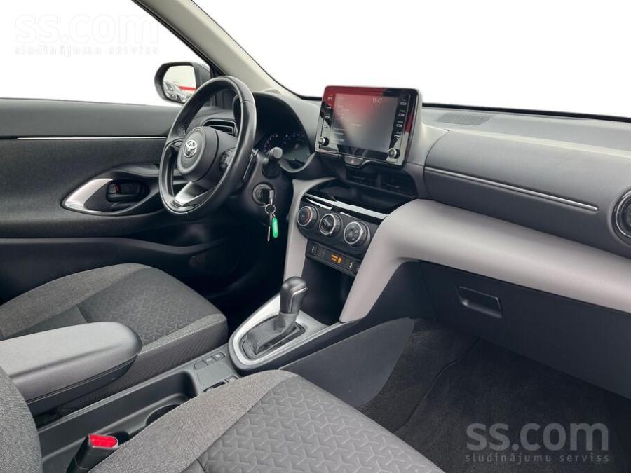 Pelēks Toyota Yaris 2021 Rīga, ar dzinēja tilpumu 1.50 L un nobraukumu 71 tūkst. km par 17990 €, foto 7 vietnē AUTOMOTO.COM.LV