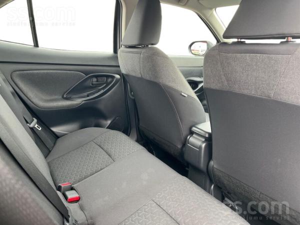 Pelēks Toyota Yaris 2021 Rīga, ar dzinēja tilpumu 1.50 L un nobraukumu 71 tūkst. km par 17990 €, foto 7 vietnē AUTOMOTO.COM.LV
