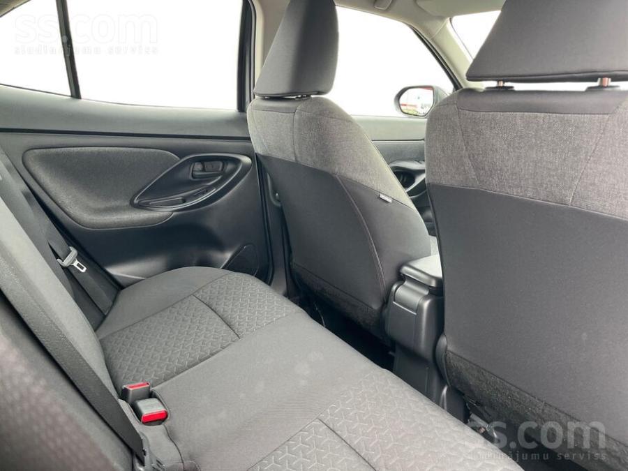 Pelēks Toyota Yaris 2021 Rīga, ar dzinēja tilpumu 1.50 L un nobraukumu 71 tūkst. km par 17990 €, foto 8 vietnē AUTOMOTO.COM.LV