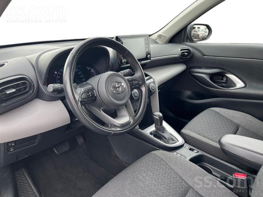 Pelēks Toyota Yaris 2021 Rīga, ar dzinēja tilpumu 1.50 L un nobraukumu 71 tūkst. km par 17990 €, foto 12 vietnē AUTOMOTO.COM.LV