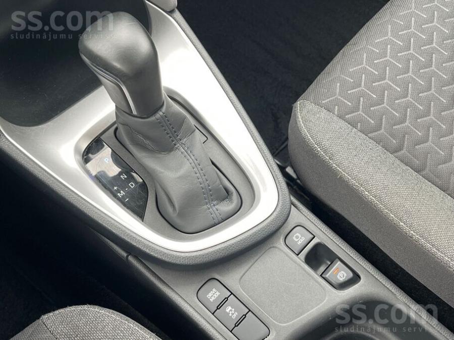 Pelēks Toyota Yaris 2021 Rīga, ar dzinēja tilpumu 1.50 L un nobraukumu 71 tūkst. km par 17990 €, foto 16 vietnē AUTOMOTO.COM.LV