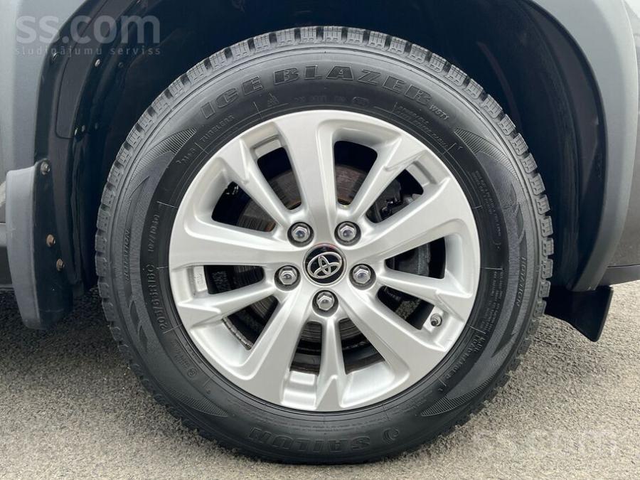 Pelēks Toyota Yaris 2021 Rīga, ar dzinēja tilpumu 1.50 L un nobraukumu 71 tūkst. km par 17990 €, foto 24 vietnē AUTOMOTO.COM.LV