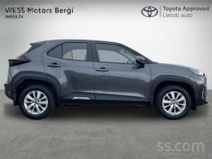 Pelēks Toyota Yaris 2021 Rīga, ar dzinēja tilpumu 1.50 L un nobraukumu 71 tūkst. km par 17990 €, foto 25 vietnē AUTOMOTO.COM.LV