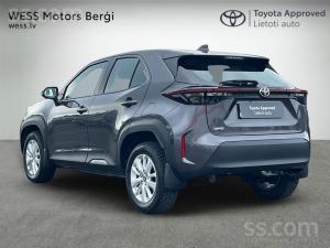 Pelēks Toyota Yaris 2021 Rīga, ar dzinēja tilpumu 1.50 L un nobraukumu 71 tūkst. km par 17990 €, foto 26 vietnē AUTOMOTO.COM.LV