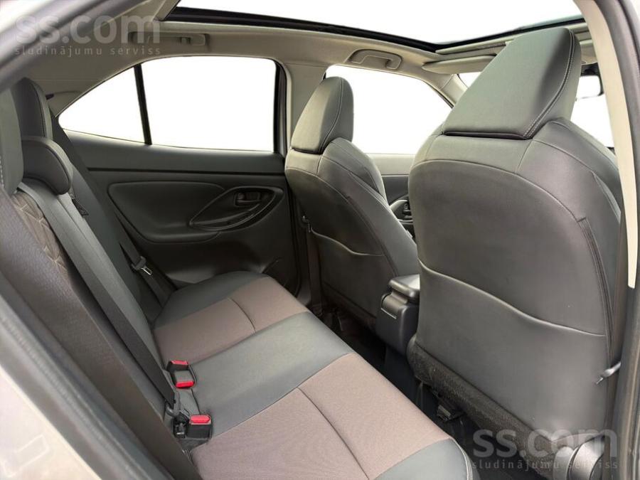 Pelēks Toyota Yaris 2022 Rīga, ar dzinēja tilpumu 1.50 L un nobraukumu 28 tūkst. km par 25990 €, foto 8 vietnē AUTOMOTO.COM.LV