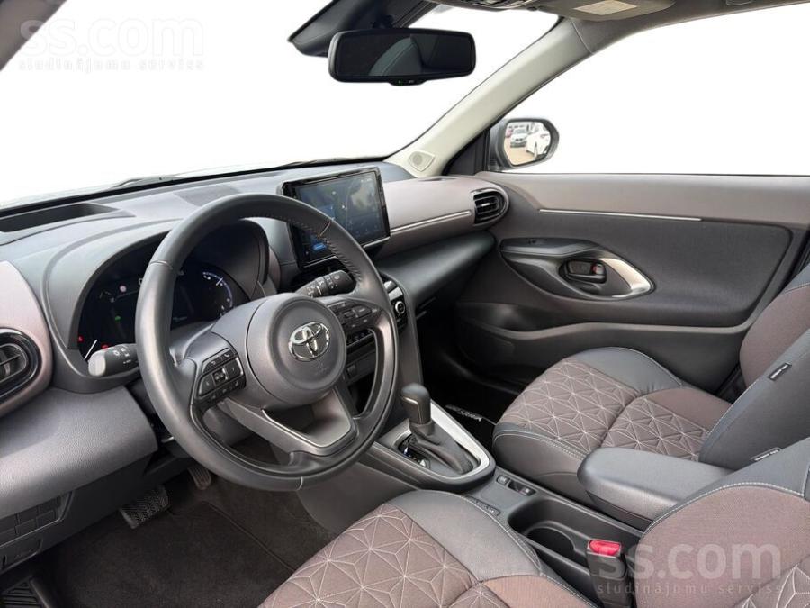 Pelēks Toyota Yaris 2022 Rīga, ar dzinēja tilpumu 1.50 L un nobraukumu 28 tūkst. km par 25990 €, foto 12 vietnē AUTOMOTO.COM.LV