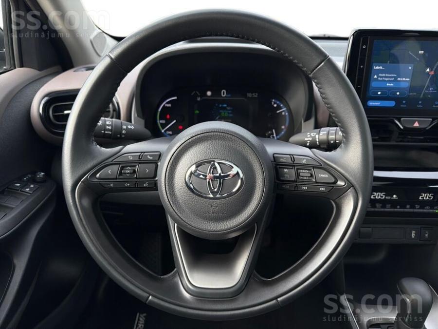 Pelēks Toyota Yaris 2022 Rīga, ar dzinēja tilpumu 1.50 L un nobraukumu 28 tūkst. km par 25990 €, foto 13 vietnē AUTOMOTO.COM.LV