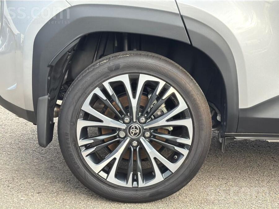 Pelēks Toyota Yaris 2022 Rīga, ar dzinēja tilpumu 1.50 L un nobraukumu 28 tūkst. km par 25990 €, foto 16 vietnē AUTOMOTO.COM.LV