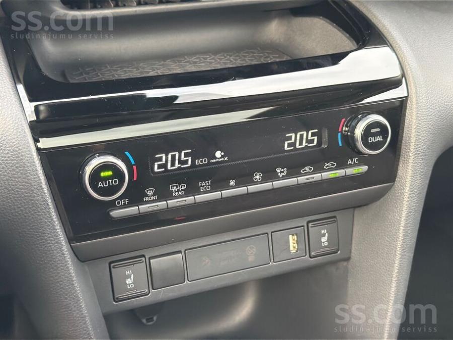 Pelēks Toyota Yaris 2022 Rīga, ar dzinēja tilpumu 1.50 L un nobraukumu 28 tūkst. km par 25990 €, foto 28 vietnē AUTOMOTO.COM.LV