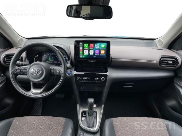 Grey Toyota Yaris 2023 in Riga, with an engine capacity of 1.50 L and mileage of 52 thousand km for 23590 €, photo 8 on AUTOMOTO.COM.LV