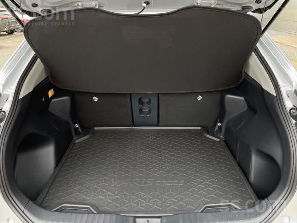 Grey Toyota Yaris 2023 in Riga, with an engine capacity of 1.50 L and mileage of 52 thousand km for 23590 €, photo 10 on AUTOMOTO.COM.LV
