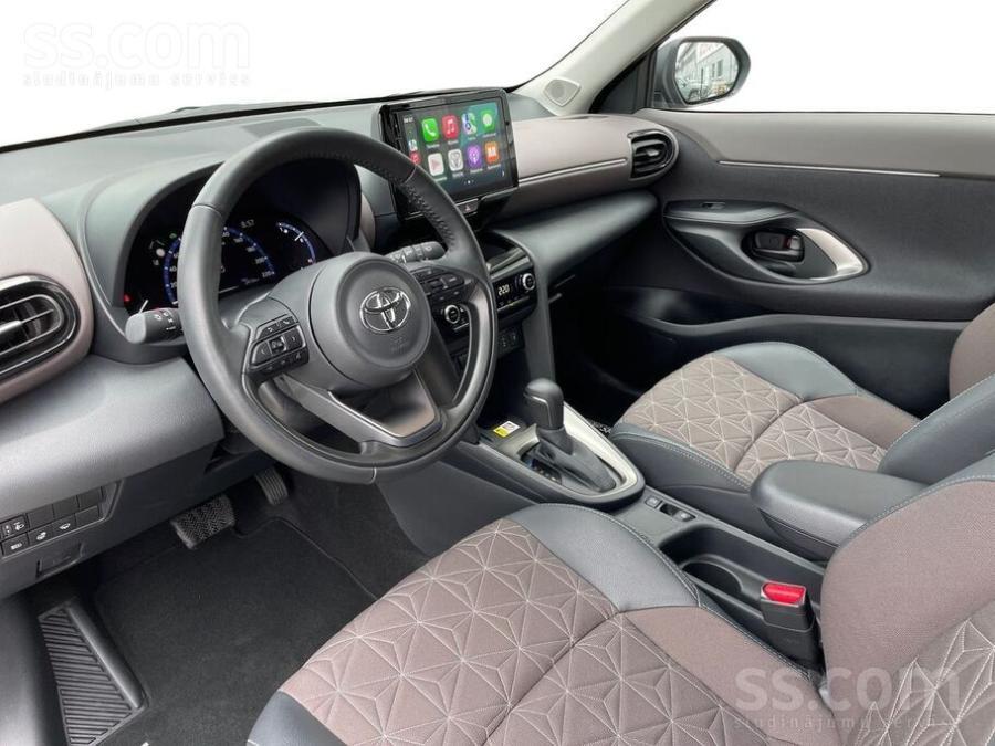 Pelēks Toyota Yaris 2023 Rīga, ar dzinēja tilpumu 1.50 L un nobraukumu 52 tūkst. km par 23590 €, foto 12 vietnē AUTOMOTO.COM.LV