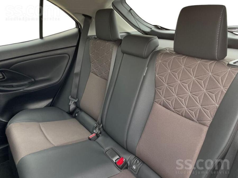 Pelēks Toyota Yaris 2023 Rīga, ar dzinēja tilpumu 1.50 L un nobraukumu 52 tūkst. km par 23590 €, foto 20 vietnē AUTOMOTO.COM.LV