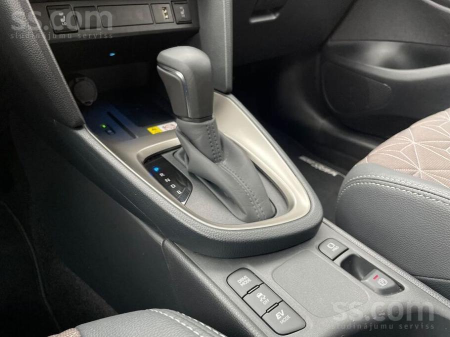 Pelēks Toyota Yaris 2023 Rīga, ar dzinēja tilpumu 1.50 L un nobraukumu 52 tūkst. km par 23590 €, foto 21 vietnē AUTOMOTO.COM.LV
