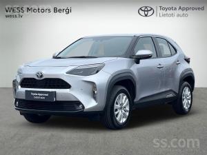 Pelēks Toyota Yaris 2023 Rīga, ar dzinēja tilpumu 1.50 L un nobraukumu 49 tūkst. km par 20990 €, foto  vietnē AUTOMOTO.COM.LV