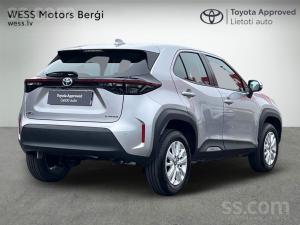 Pelēks Toyota Yaris 2023 Rīga, ar dzinēja tilpumu 1.50 L un nobraukumu 49 tūkst. km par 20990 €, foto 3 vietnē AUTOMOTO.COM.LV