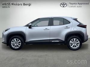 Pelēks Toyota Yaris 2023 Rīga, ar dzinēja tilpumu 1.50 L un nobraukumu 49 tūkst. km par 20990 €, foto 4 vietnē AUTOMOTO.COM.LV