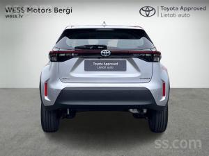 Pelēks Toyota Yaris 2023 Rīga, ar dzinēja tilpumu 1.50 L un nobraukumu 49 tūkst. km par 20990 €, foto 5 vietnē AUTOMOTO.COM.LV