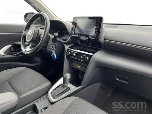 Pelēks Toyota Yaris 2023 Rīga, ar dzinēja tilpumu 1.50 L un nobraukumu 49 tūkst. km par 20990 €, foto 7 vietnē AUTOMOTO.COM.LV