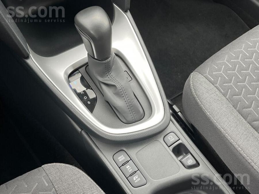 Pelēks Toyota Yaris 2023 Rīga, ar dzinēja tilpumu 1.50 L un nobraukumu 49 tūkst. km par 20990 €, foto 17 vietnē AUTOMOTO.COM.LV