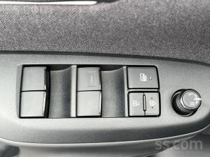 Pelēks Toyota Yaris 2023 Rīga, ar dzinēja tilpumu 1.50 L un nobraukumu 49 tūkst. km par 20990 €, foto 21 vietnē AUTOMOTO.COM.LV