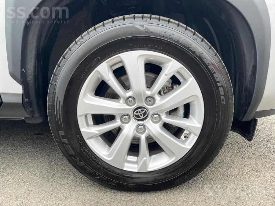Pelēks Toyota Yaris 2023 Rīga, ar dzinēja tilpumu 1.50 L un nobraukumu 49 tūkst. km par 20990 €, foto 23 vietnē AUTOMOTO.COM.LV
