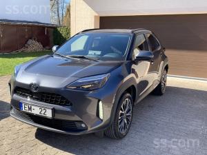 Pelēks Toyota Yaris 2024 Rīga, ar dzinēja tilpumu 1.50 L un nobraukumu 19 tūkst. km par 22950 €, foto  vietnē AUTOMOTO.COM.LV