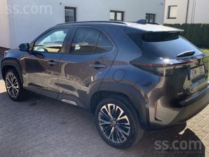 Pelēks Toyota Yaris 2024 Rīga, ar dzinēja tilpumu 1.50 L un nobraukumu 19 tūkst. km par 22950 €, foto 4 vietnē AUTOMOTO.COM.LV