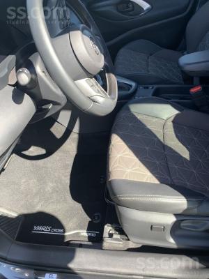 Pelēks Toyota Yaris 2024 Rīga, ar dzinēja tilpumu 1.50 L un nobraukumu 19 tūkst. km par 22950 €, foto 16 vietnē AUTOMOTO.COM.LV