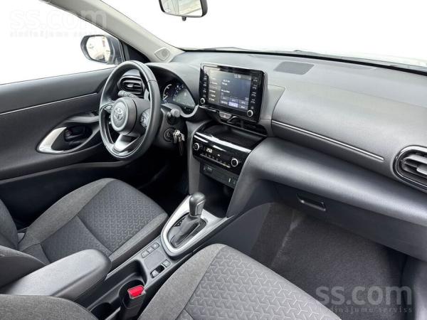 Pelēks Toyota Yaris 2024 Rīga, ar dzinēja tilpumu 1.50 L un nobraukumu 22 tūkst. km par 24490 €, foto 6 vietnē AUTOMOTO.COM.LV