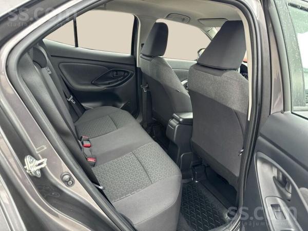 Pelēks Toyota Yaris 2024 Rīga, ar dzinēja tilpumu 1.50 L un nobraukumu 22 tūkst. km par 24490 €, foto 7 vietnē AUTOMOTO.COM.LV