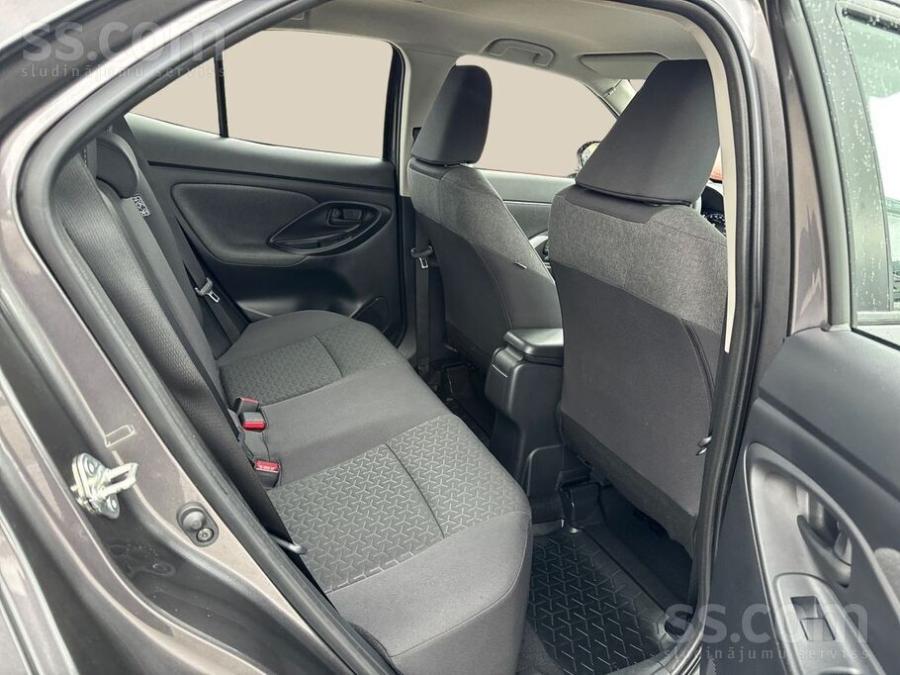 Pelēks Toyota Yaris 2024 Rīga, ar dzinēja tilpumu 1.50 L un nobraukumu 22 tūkst. km par 24490 €, foto 8 vietnē AUTOMOTO.COM.LV